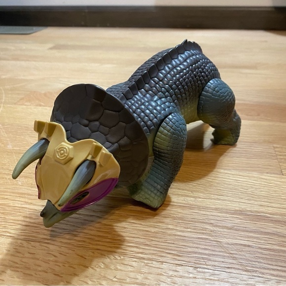 Vintage | Toys | Vintage Dino Riders Triceratops Walking Dinosaur W ...